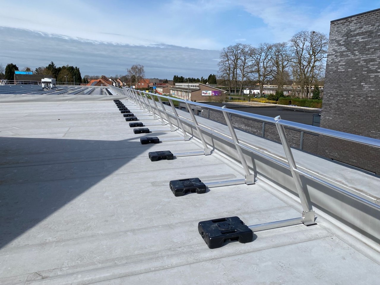 Roof Edge Protection - Murdoch International